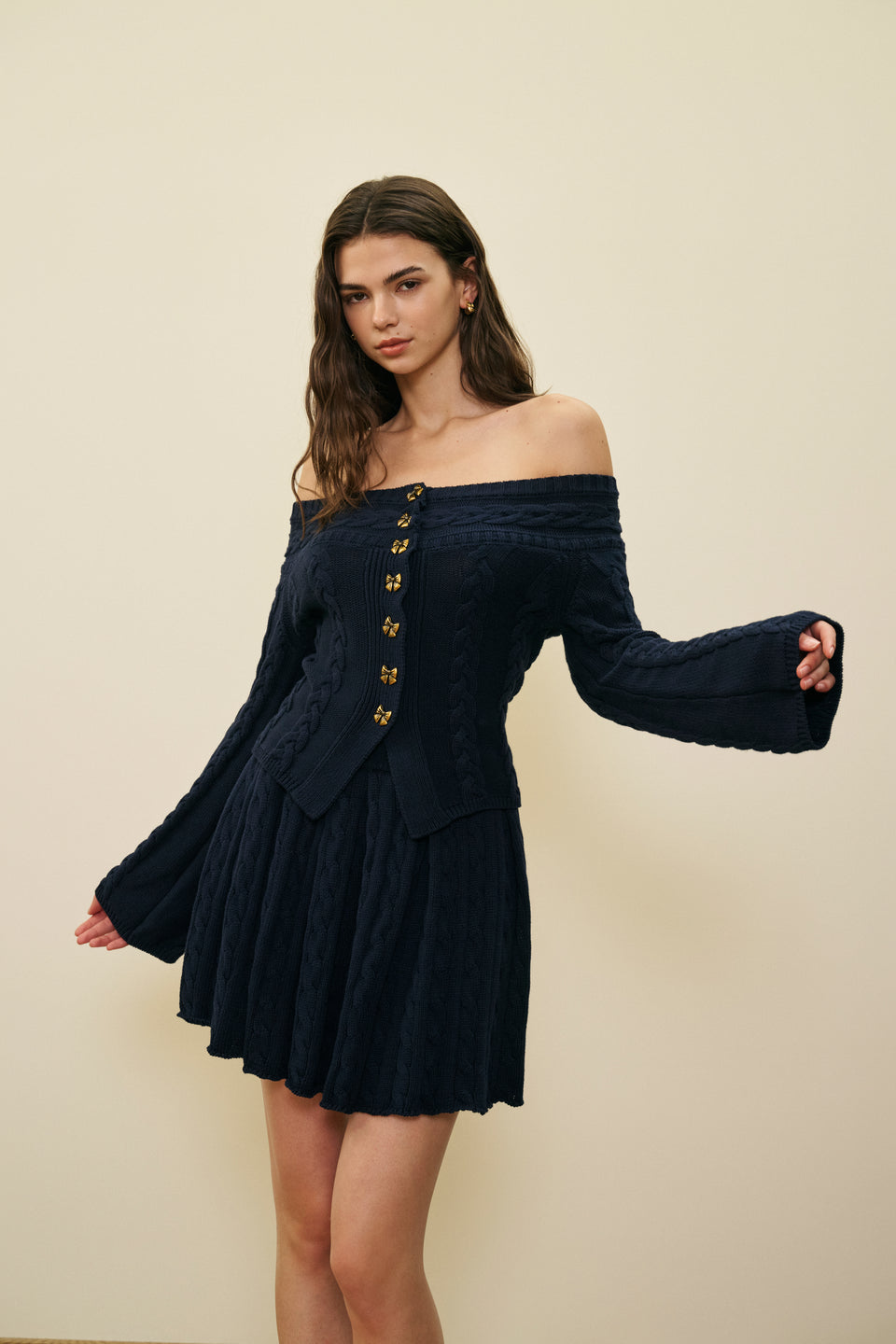 Off-shoulder cable knit cardigan – Ancosti