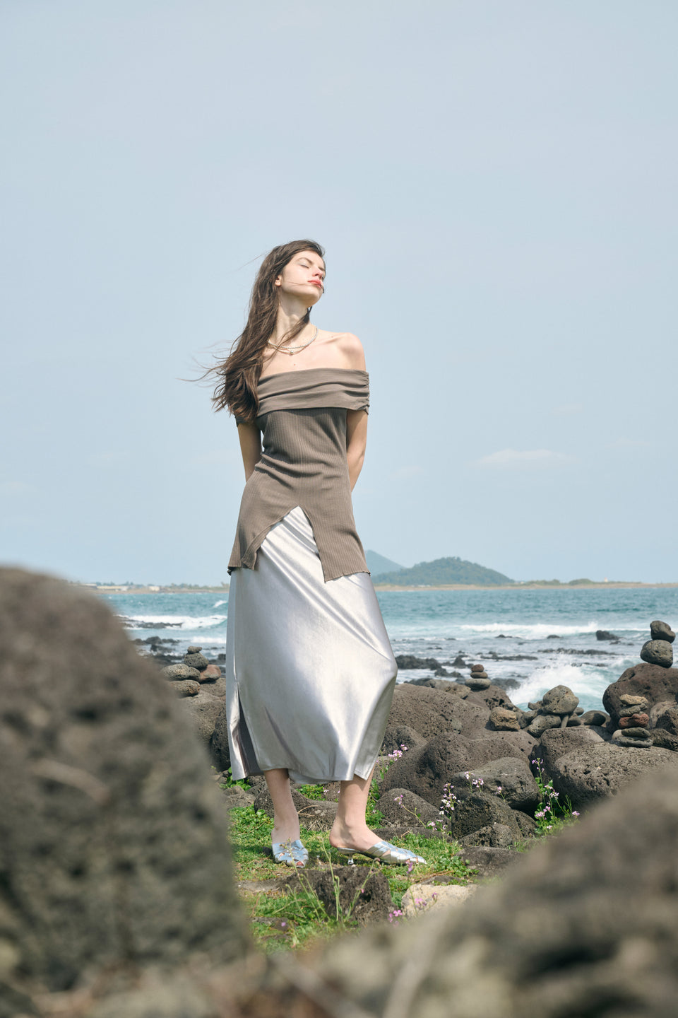 Off-shoulder front slit top – Ancosti