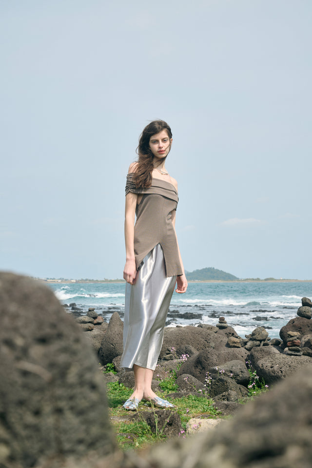 Off-shoulder front slit top – Ancosti