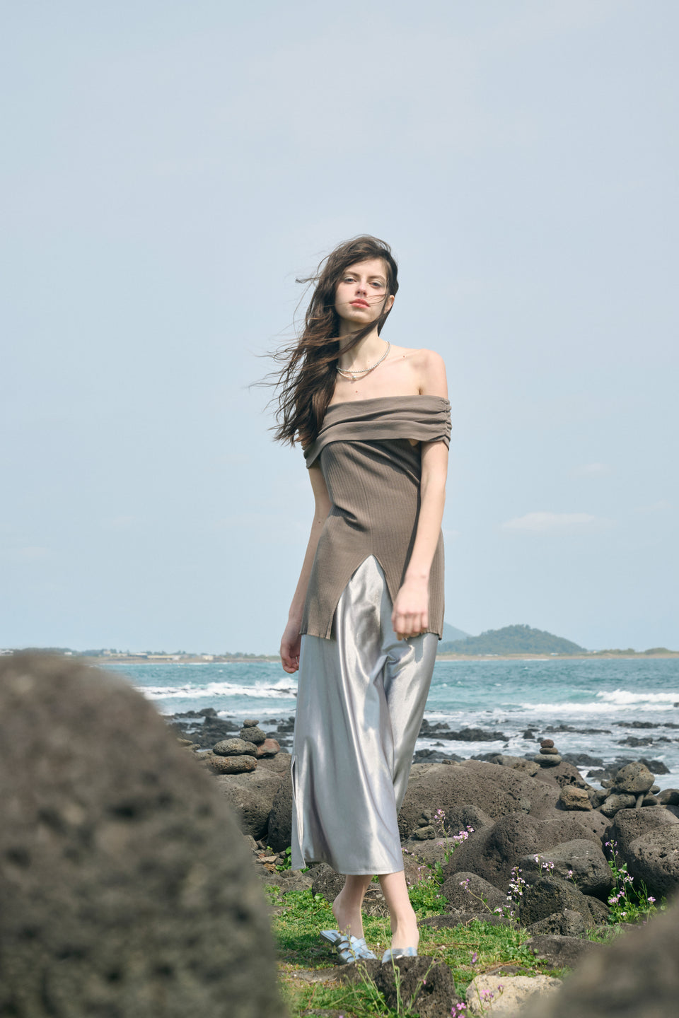 Off-shoulder front slit top – Ancosti