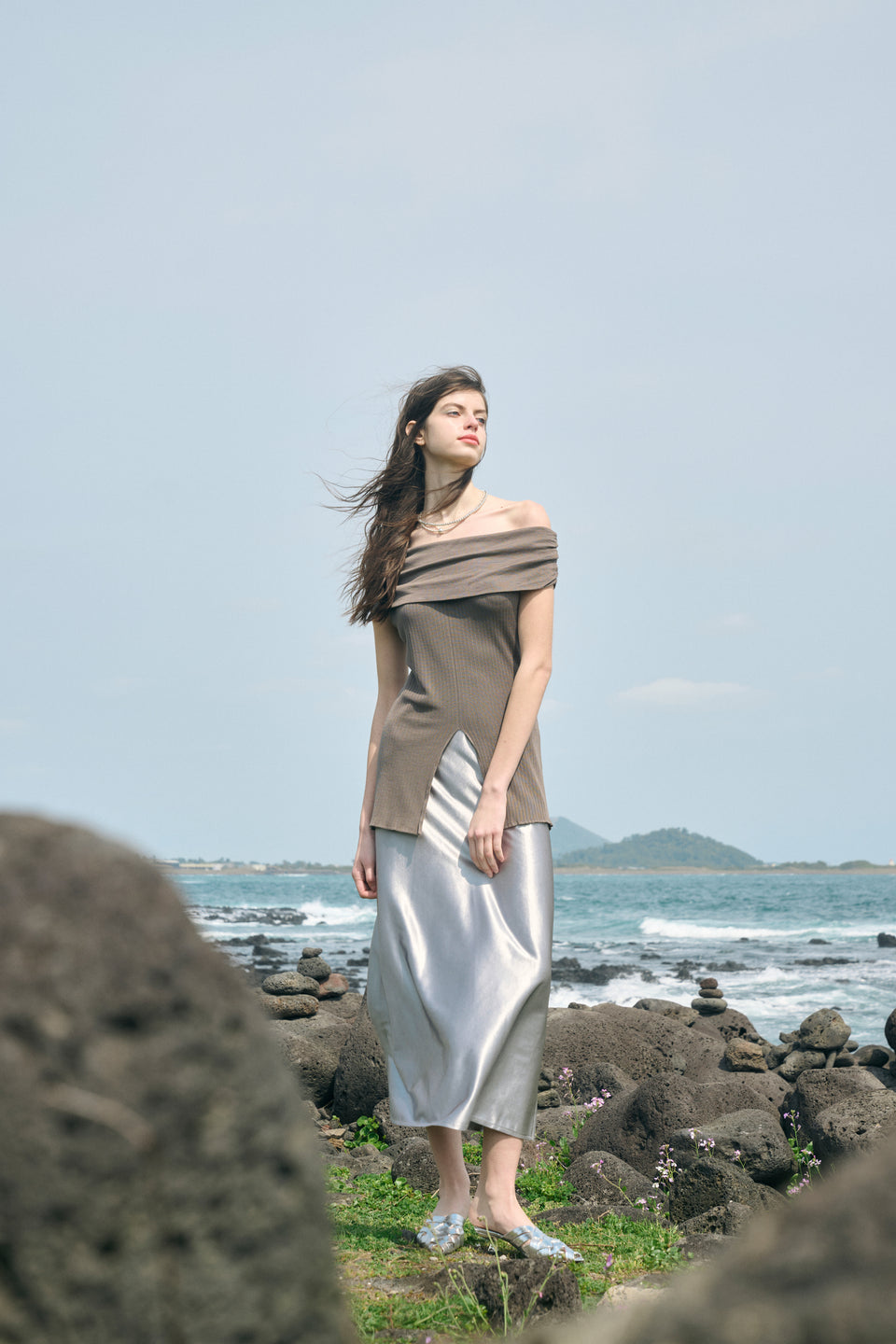 Off-shoulder front slit top – Ancosti